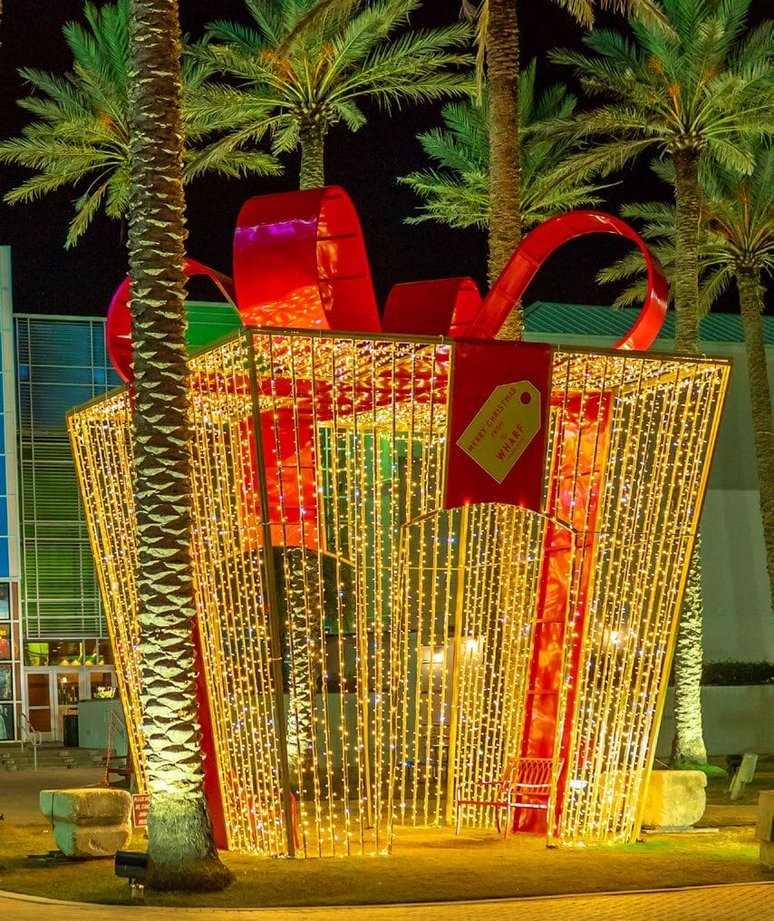 Giant Walk through Gift Box with LED Lights for Outdoors