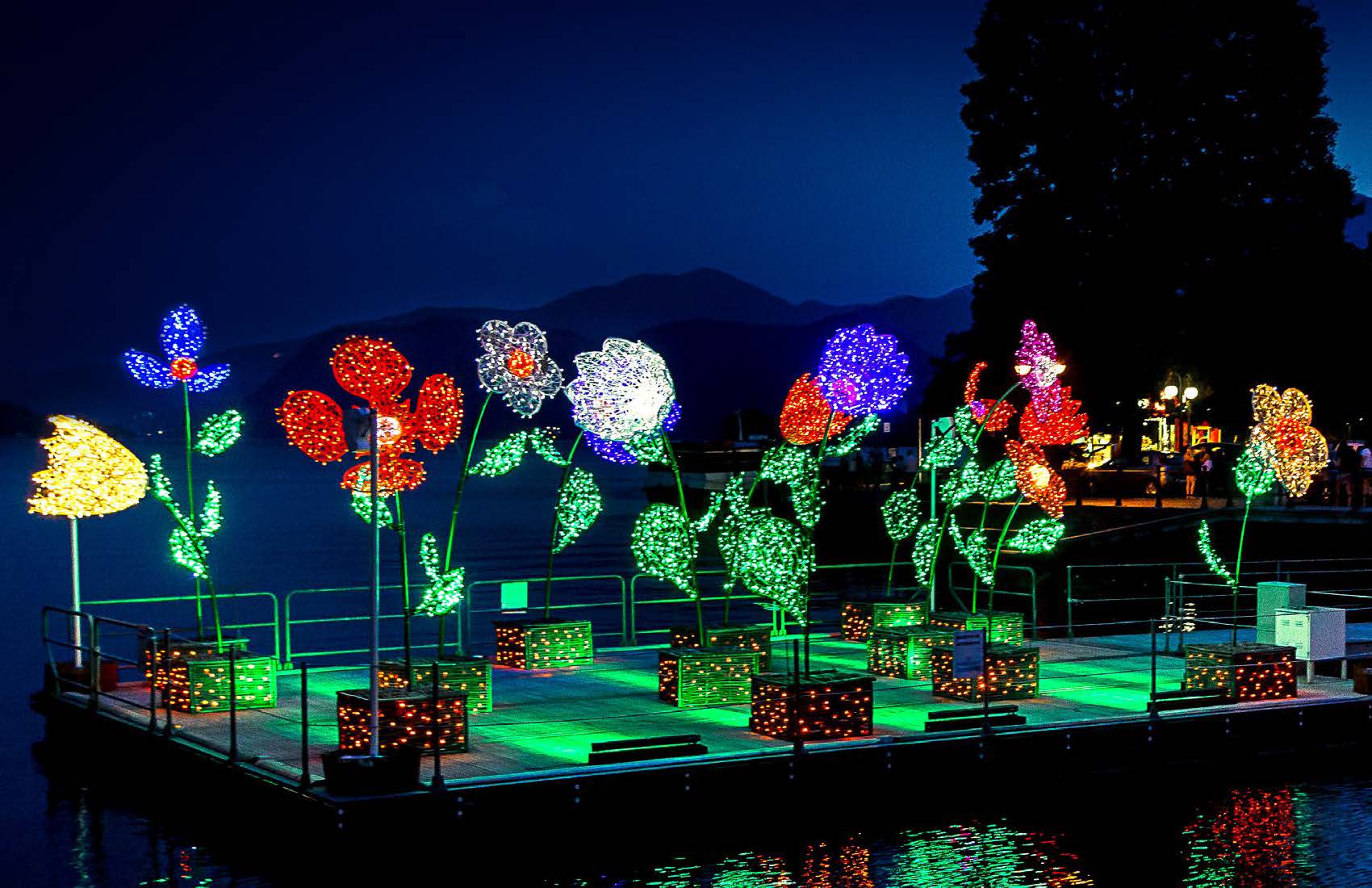 8' Oversized Wildflower Dimensional Display - Creative Displays