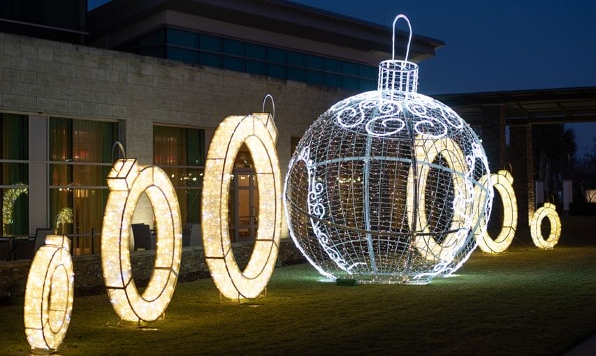 SHIMMERING RINGS - Creative Displays