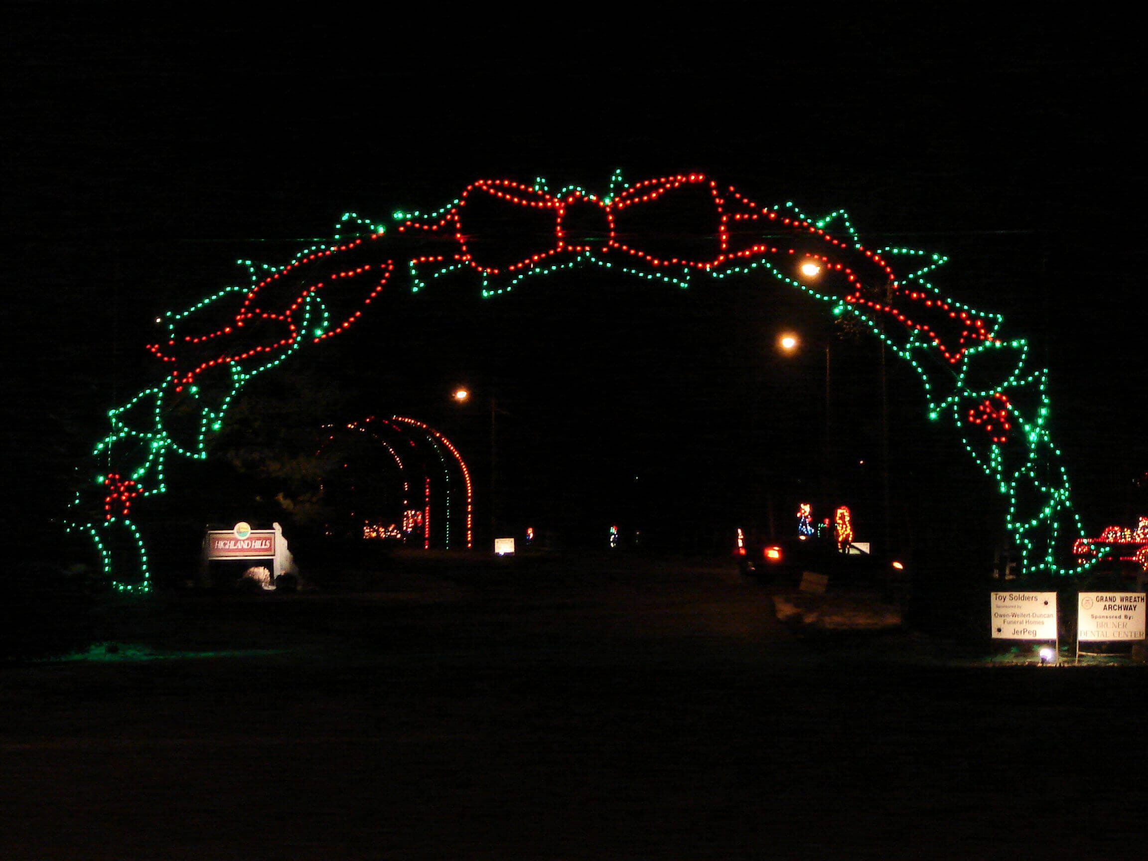 Successful Commercial Christmas Lighting Strategies for Retail Stores