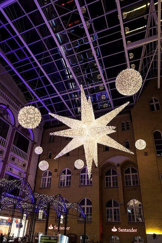 Large Shining Dimensional Star Display for Commercial Spaces