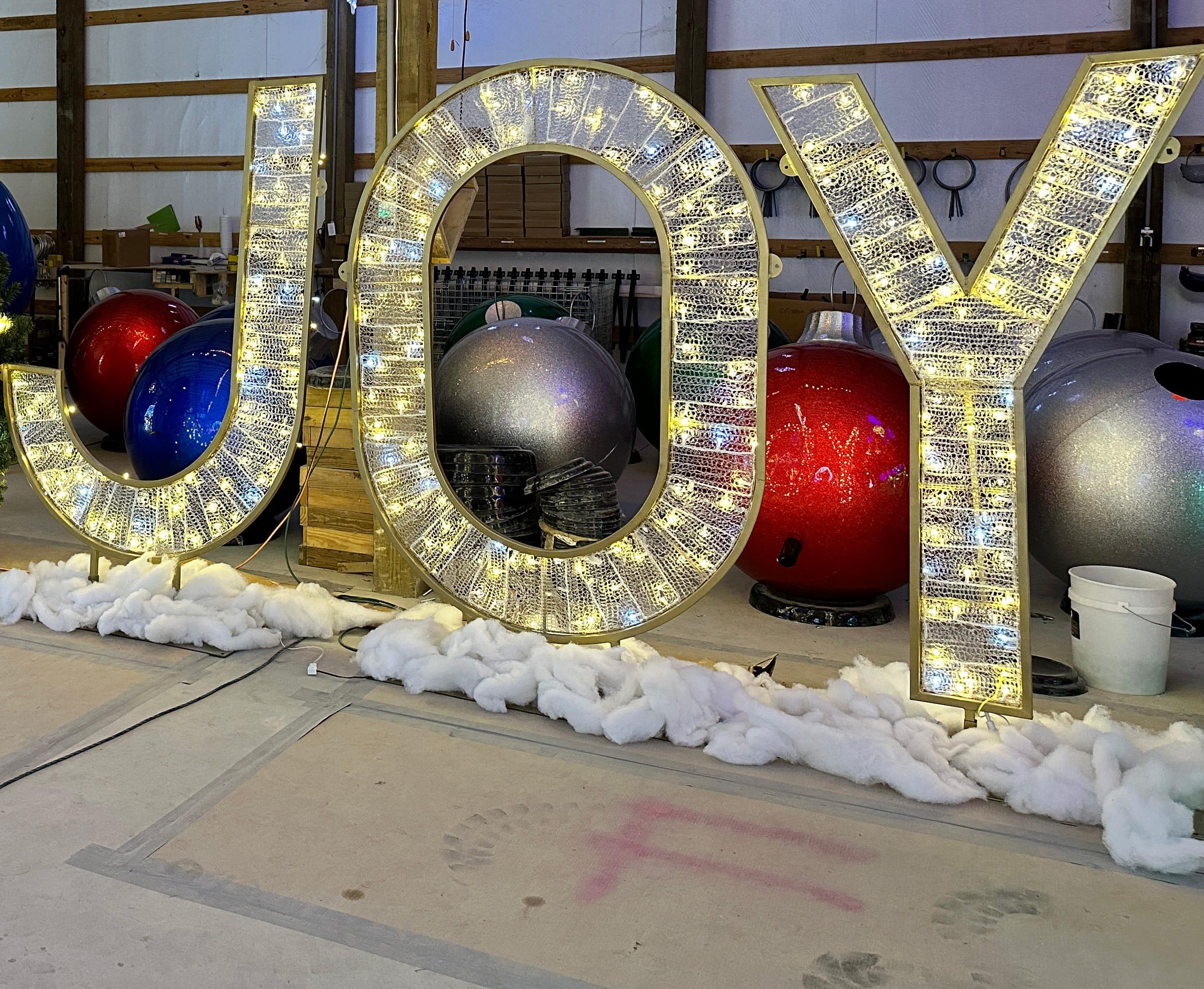 Custom Lighted 2D Letter Displays – Large Outdoor Letters