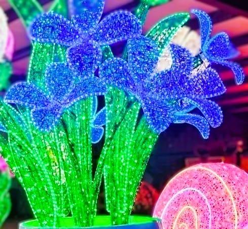 8' Lily Flower Dimensional Display - Creative Displays